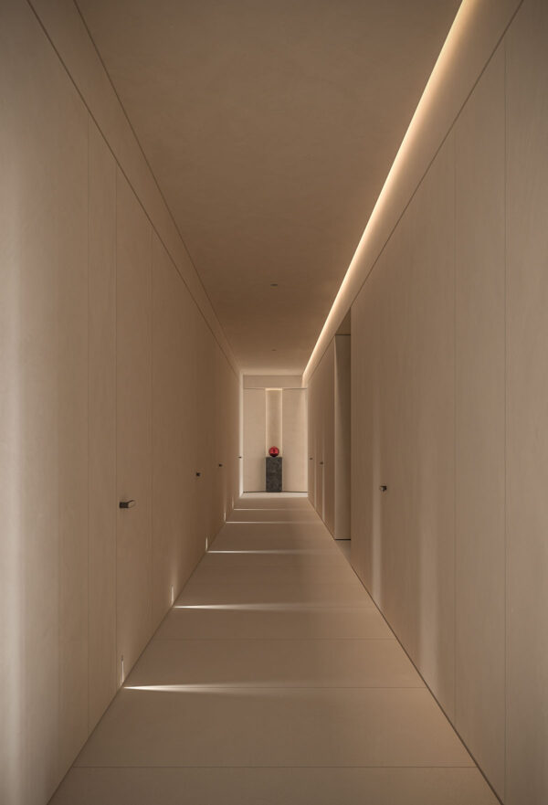 Luxury Interior Design Created Around The Concept Of Contrast