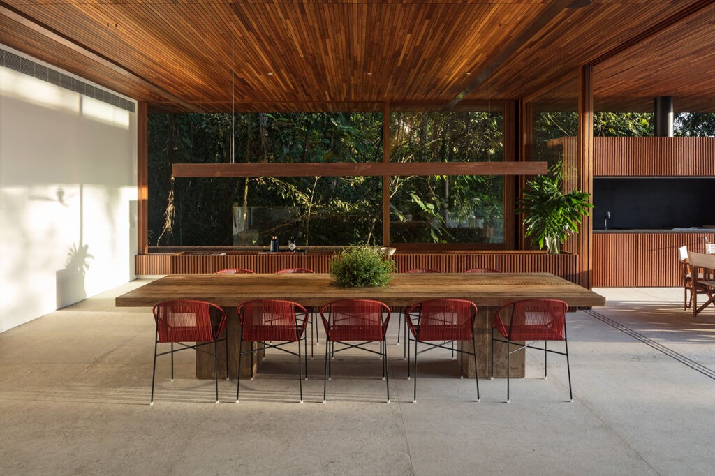 40 Large Dining Rooms That Will Impress Dinner Guests