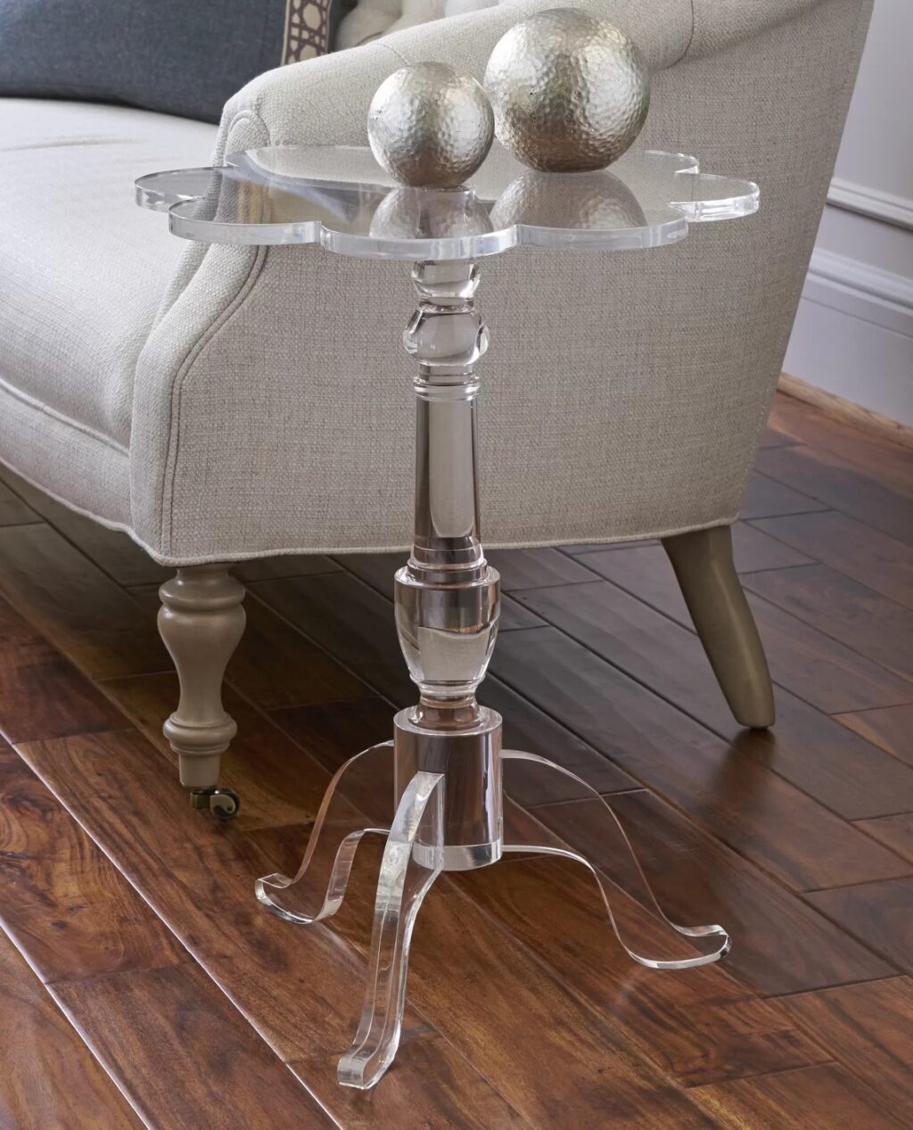 51 Acrylic Side Tables that Make Minimalism Look Glamorous