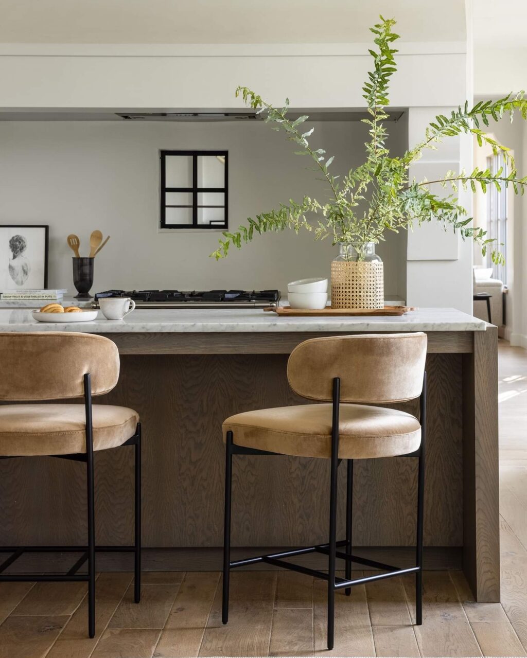 51 Upholstered Bar Stools That Blend Comfort and Style Seamlessly