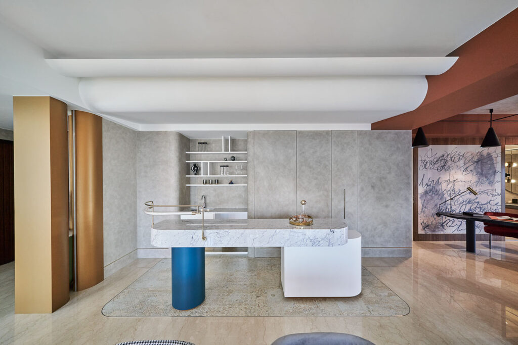 Fantastical Interior Decor With Captivating Layering