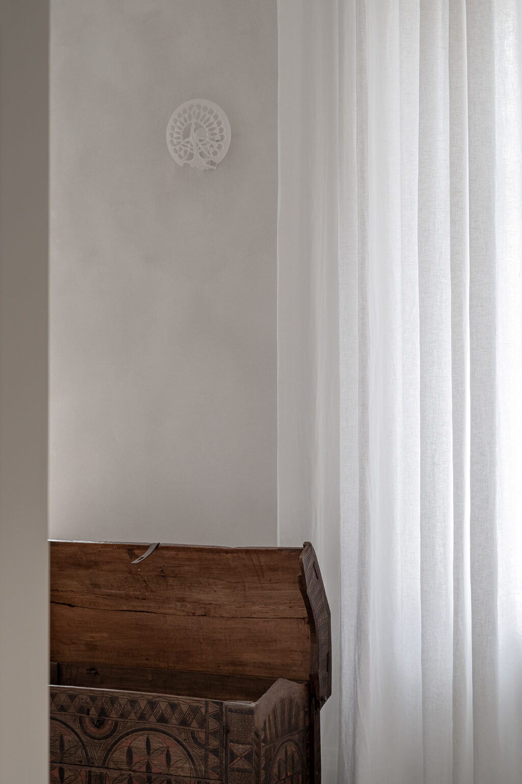 wooden chest | Interior Design Ideas