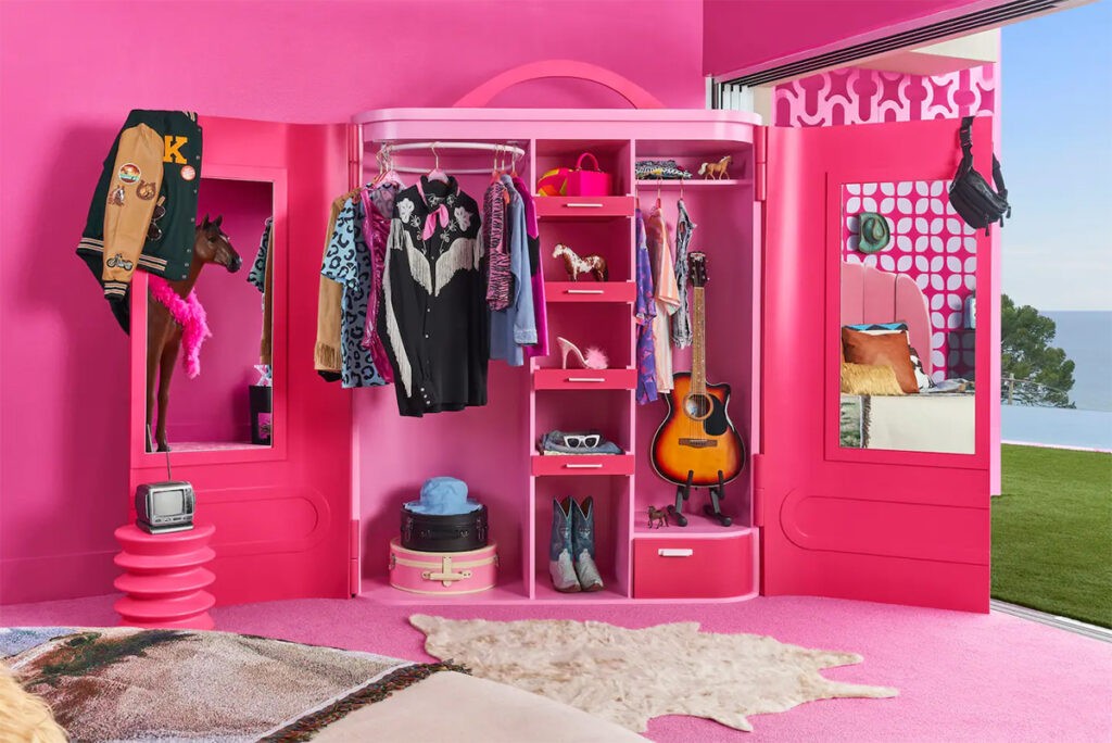 Barbie wardrobe | Interior Design Ideas