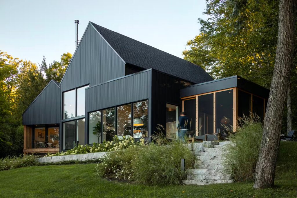 40 Black Houses That Showcase Bold Design Statements