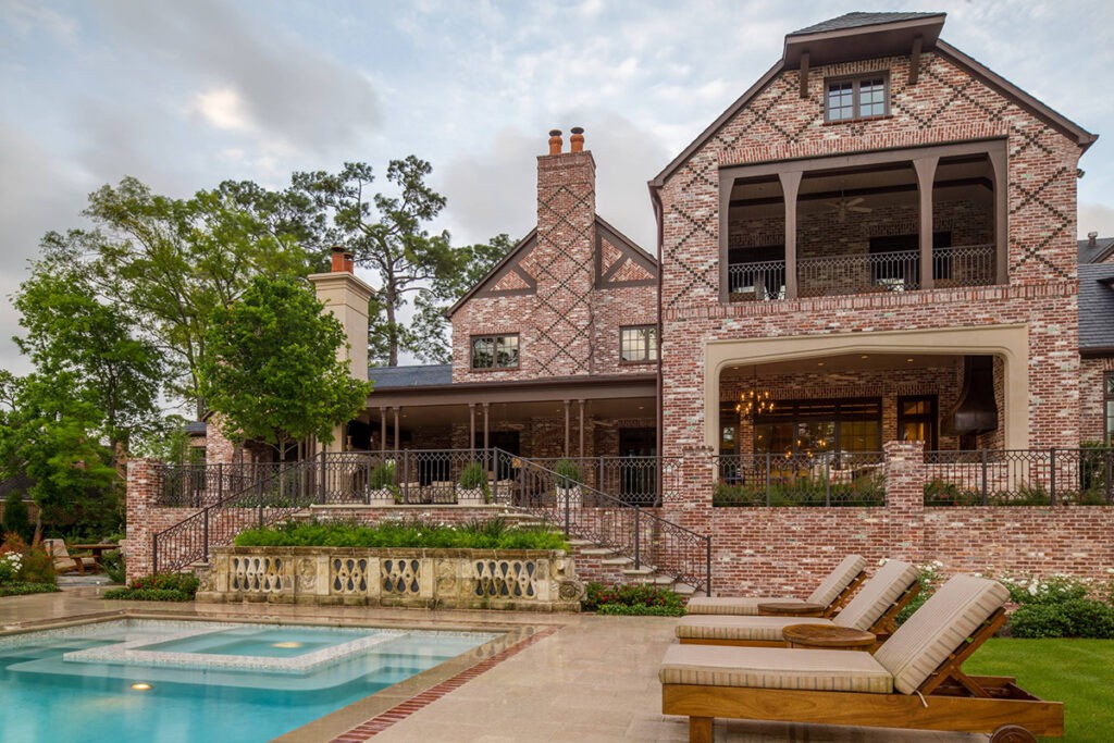 40 Red Brick Houses That Push the Boundaries of Architectural Ingenuity