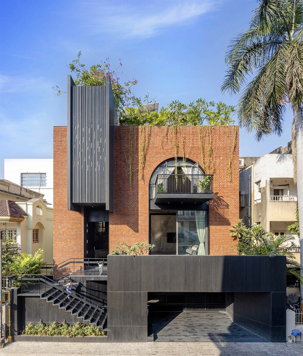 40 Red Brick Houses That Push the Boundaries of Architectural Ingenuity