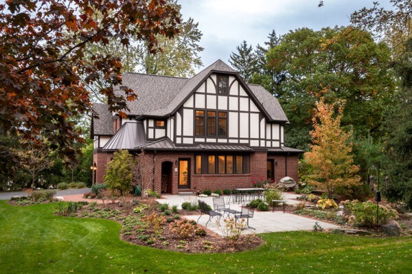 40 Red Brick Houses That Push the Boundaries of Architectural Ingenuity