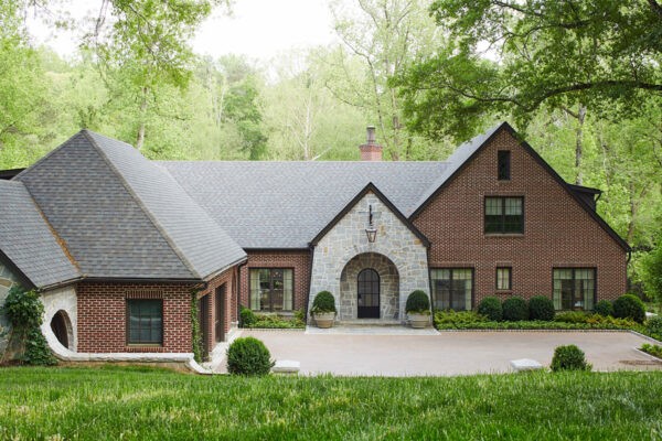 40 Red Brick Houses That Push the Boundaries of Architectural Ingenuity