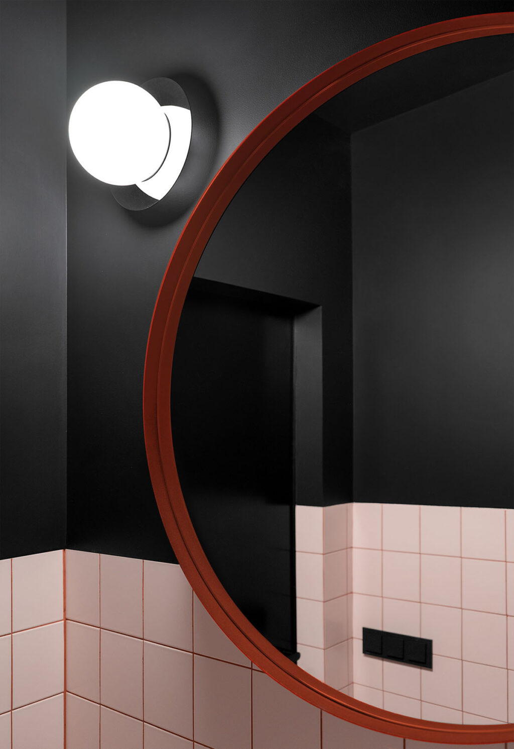 Strong Colors and Graphic Shapes Create an Impactful Interior