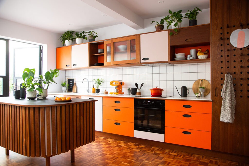 40 Orange Kitchen Designs With Tips & Accessories To Help You Decorate ...
