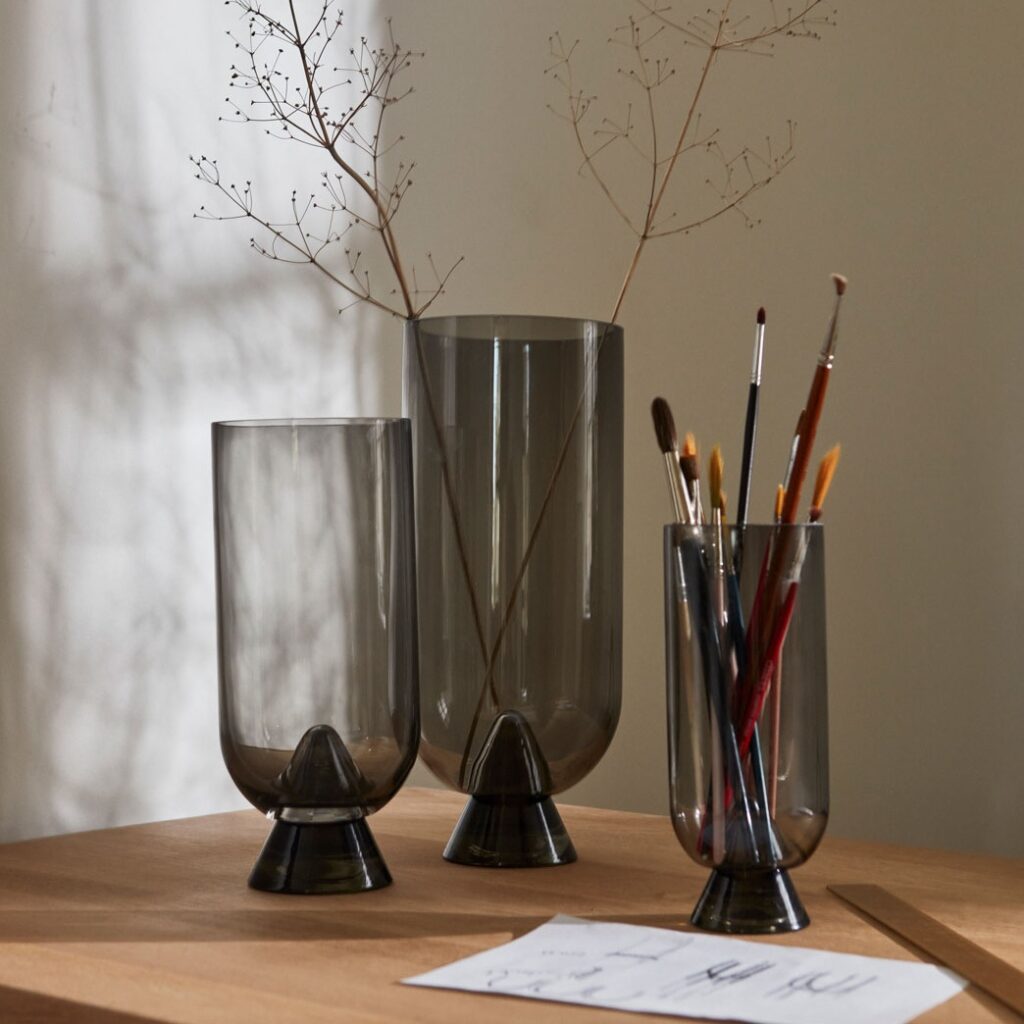 51 Black Vases Sure to Look Great Anywhere