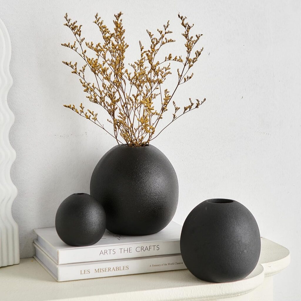 51 Black Vases Sure to Look Great Anywhere