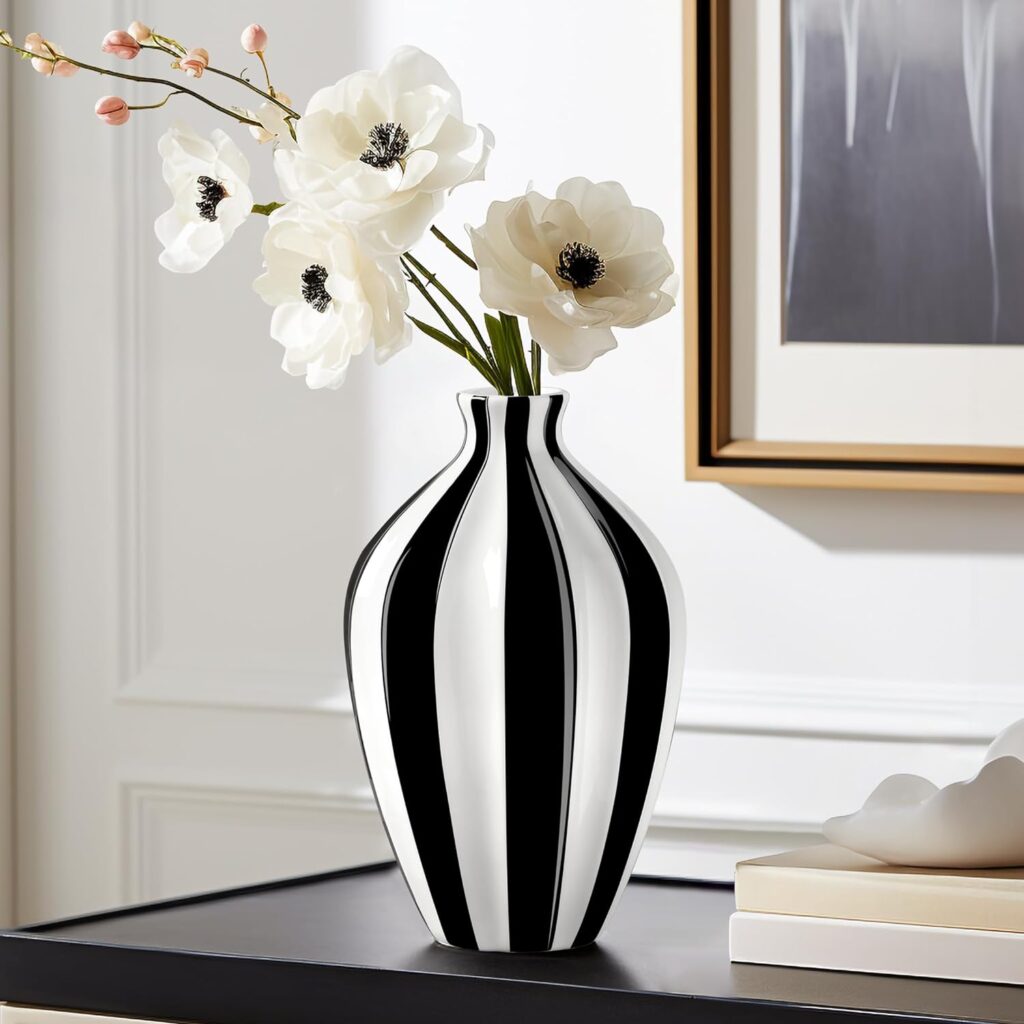 51 Black Vases Sure to Look Great Anywhere