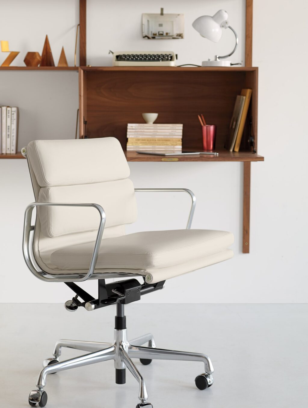 25 Small Desk Chairs That Add Style to Compact Workspaces