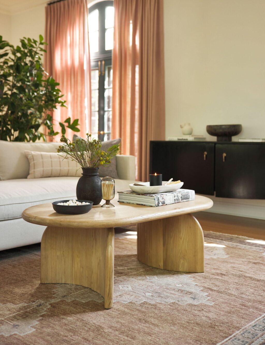 25 Solid Wood Coffee Tables To Bring Natural Beauty to Your Living Space
