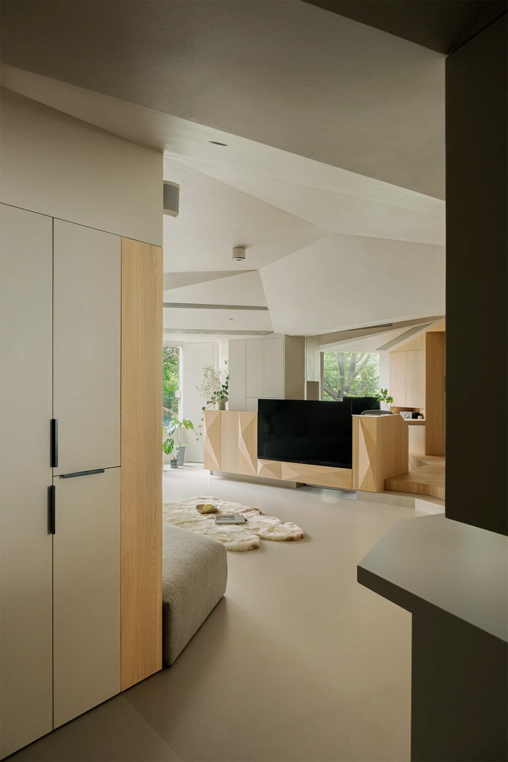 Sleek Angles, Soothing Textures: A Geometric Approach to Urban Home Design