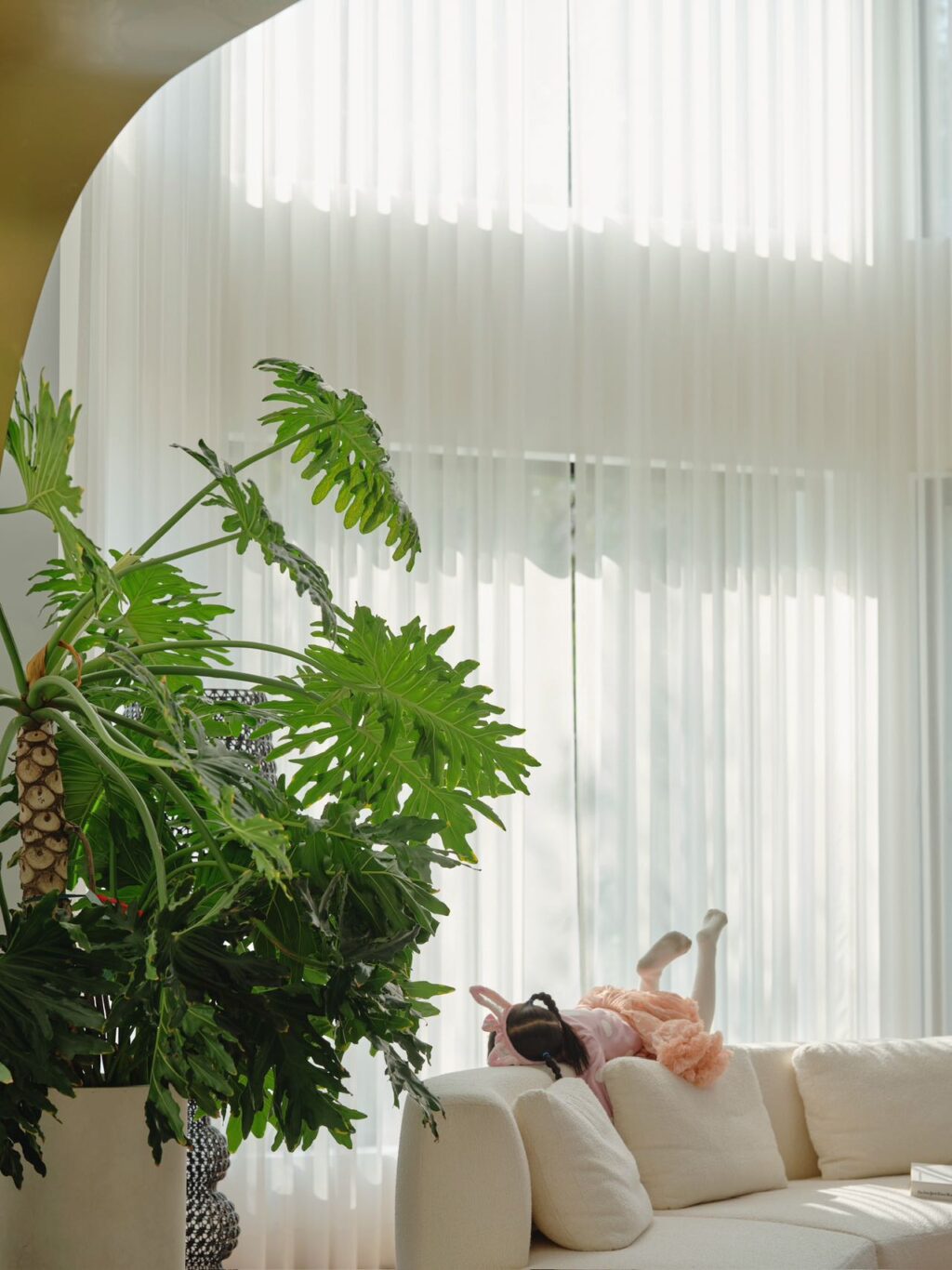 A Private Villa Where Color and Texture Dance