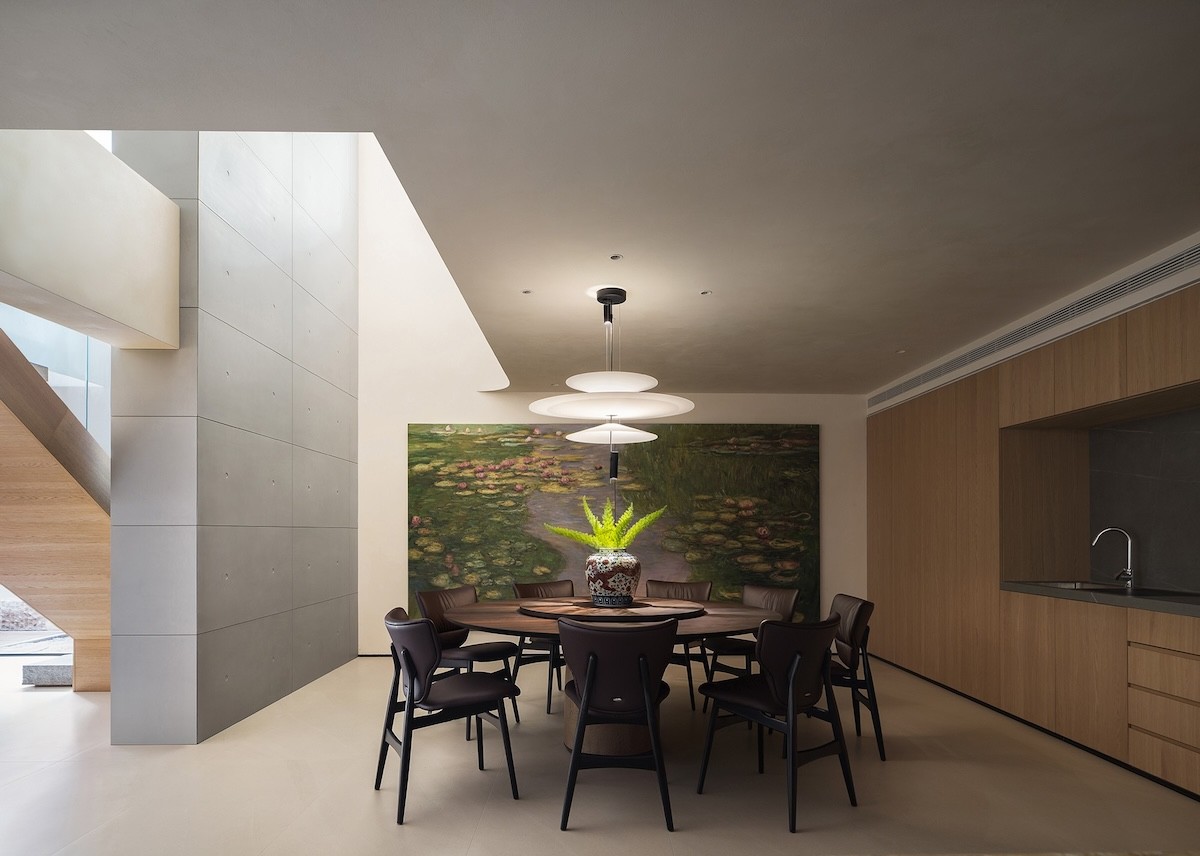 dining space with backdrop | Interior Design Ideas