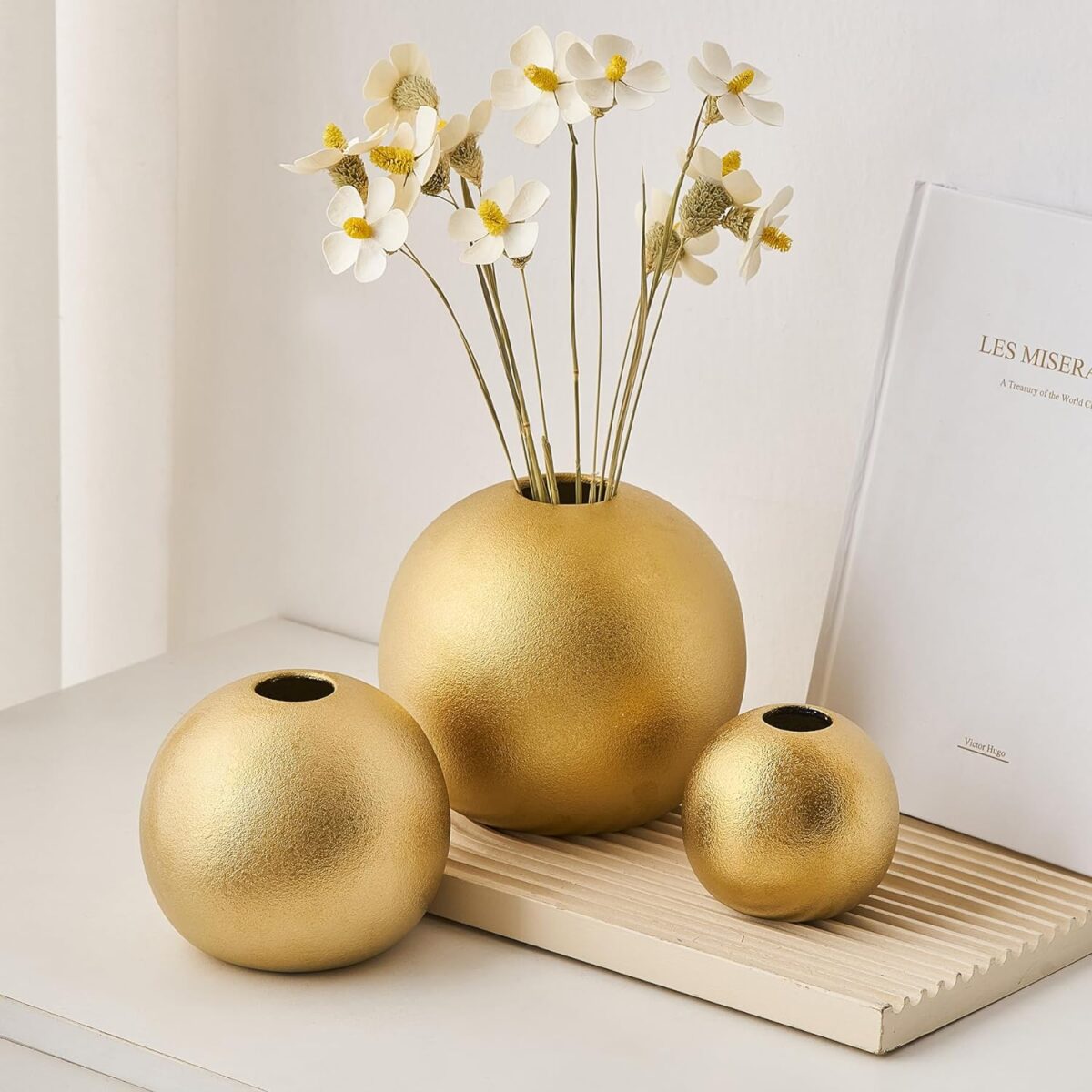 Product Of The Week: A Set of 3 Warm and Minimalist Vases
