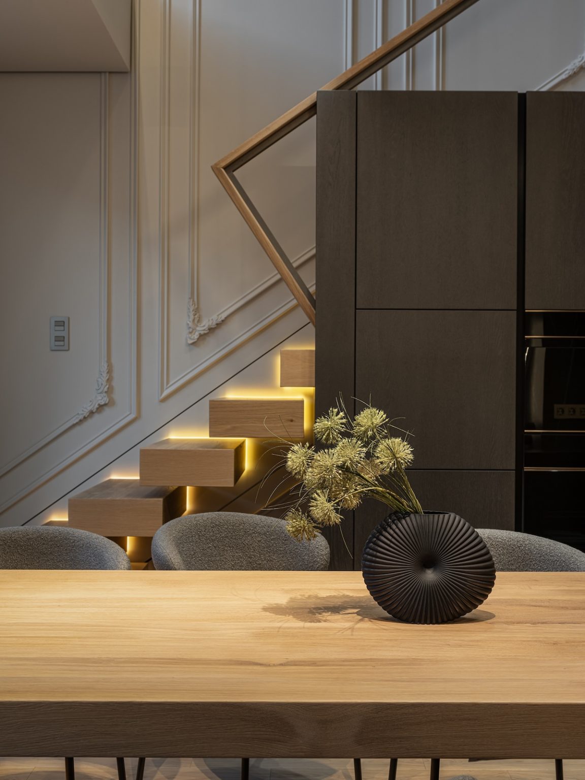 Urban Sophisticate: A Two-Story Apartment Blending Modern Ascetic with ...