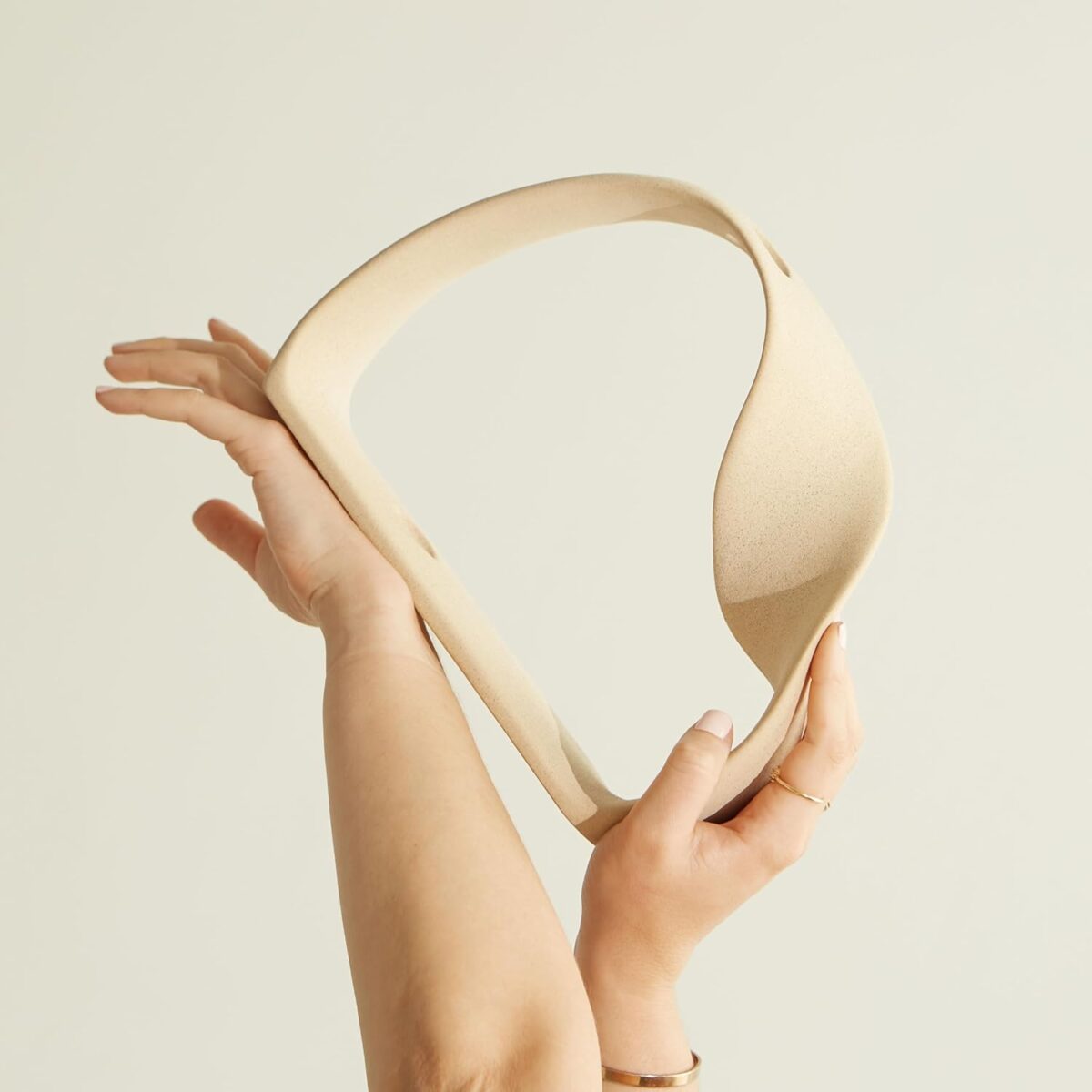 Product Of The Week: A Minimalist Vase with Ribbonlike Curves