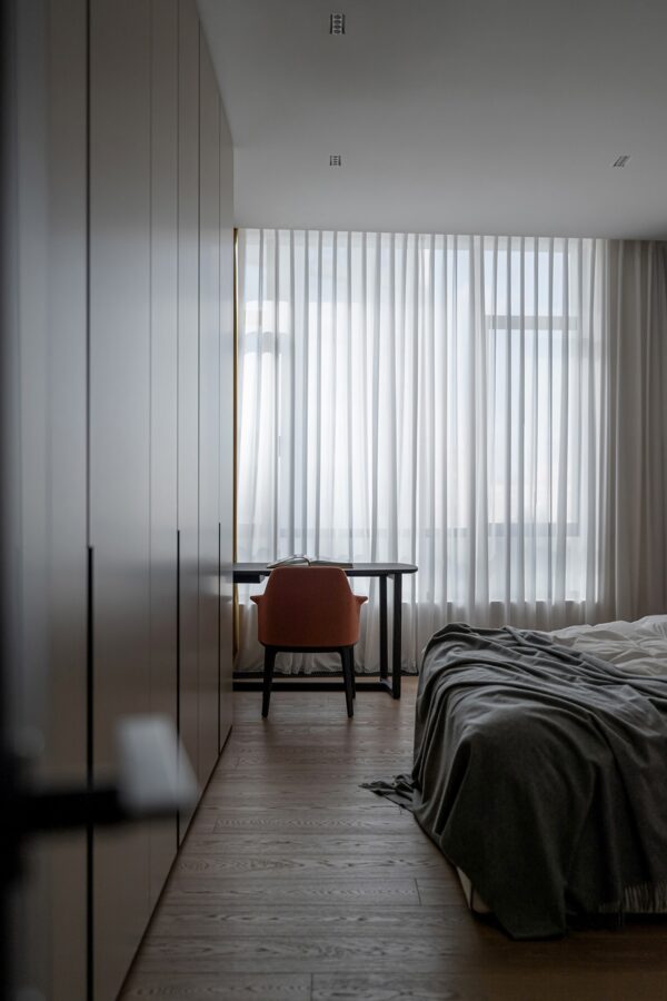 bedroom with workstation next to window | Interior Design IdeasInterior ...